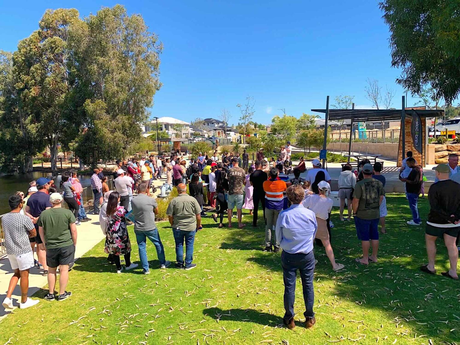 Land Auction A Huge Success - Lake Treeby